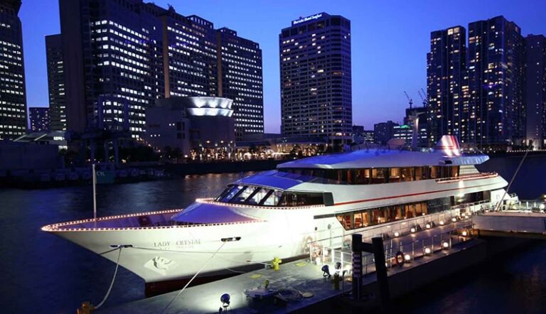 東京湾レディクリスタル - ジャパトラクルーズ予約サイト｜レストランシップ、貸切クルーザー、貸切屋形船のご相談なら